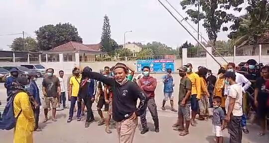 Pasca Dua Warganya di Tahan Polisi, Puluhan Warga Datangi PT Indoblock ...