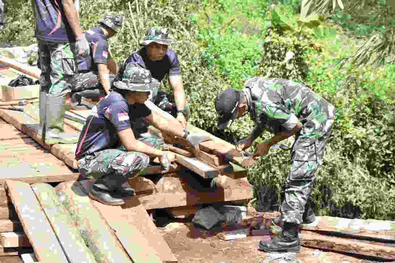 Yon Zipur 19/YKN Bangun Jembatan di Pineleng | NASIONAL XPOS