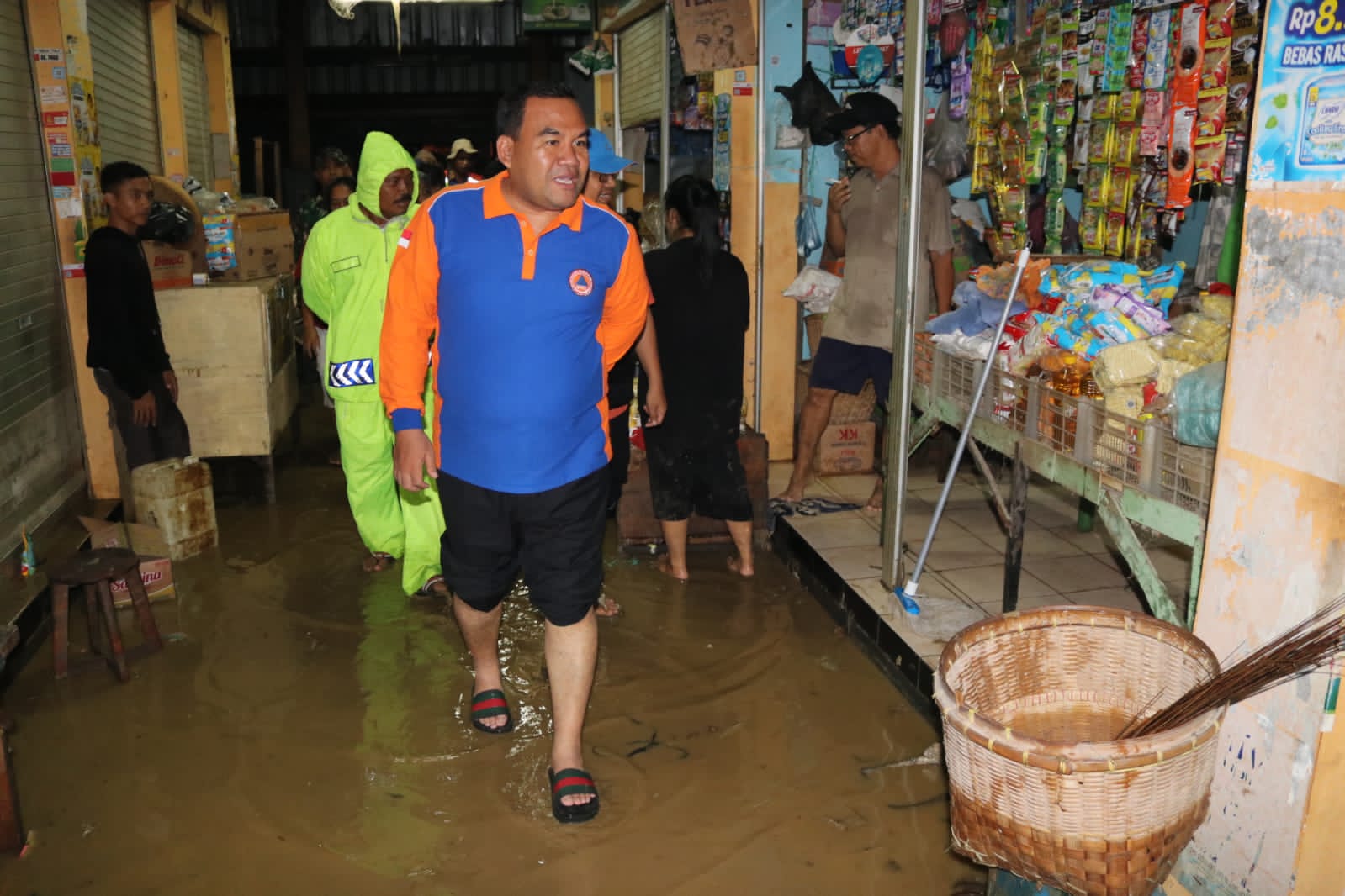 Tanggap Bencana, Mas Arief Langsung Turun di Lokasi Banjir Pasar Jepon ...