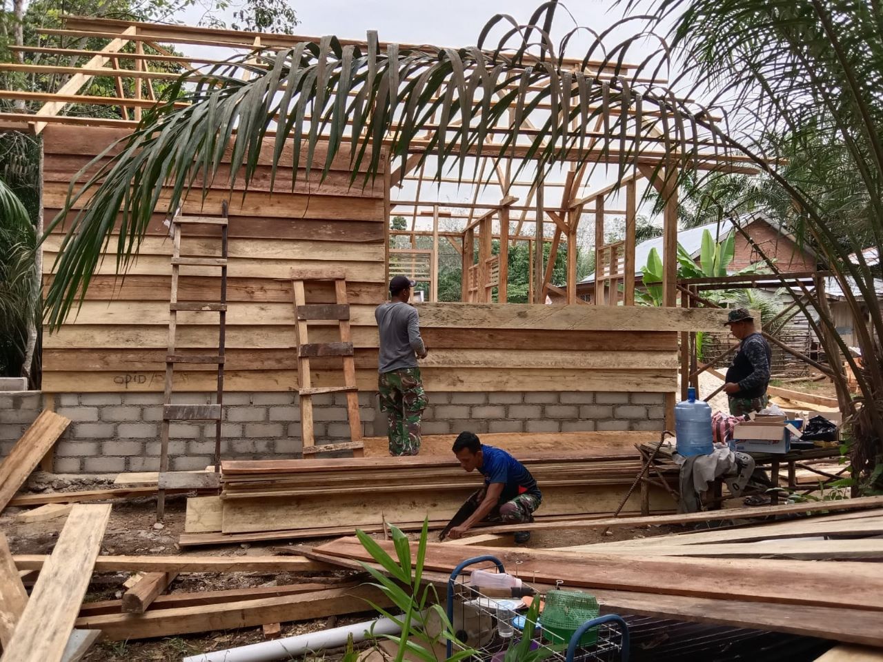 Hari Ke 5 Rehab RTLH Edi Candra Sekarang Tahap Pemasangan Dinding Rumah ...