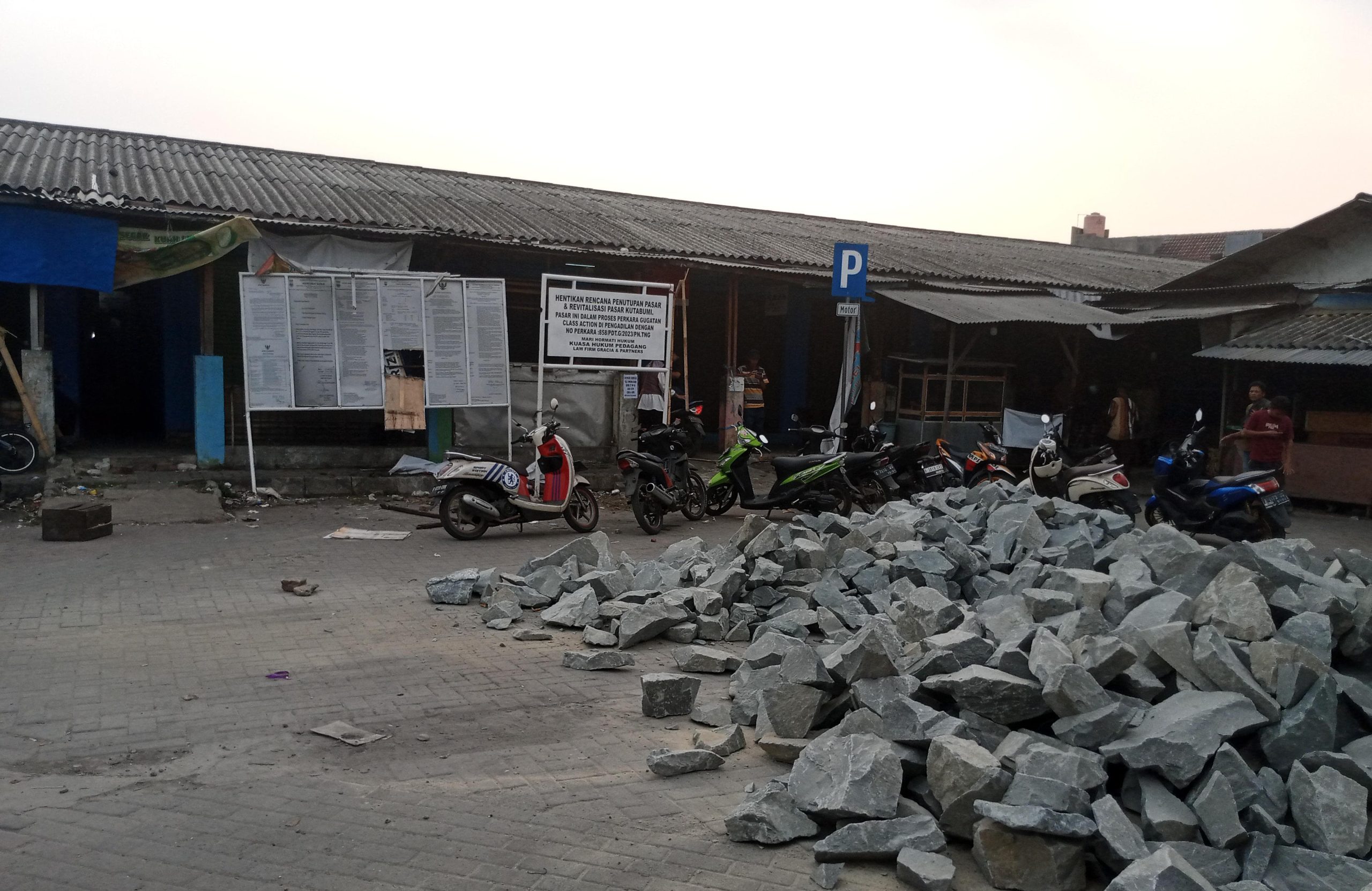 Alasan Pedagang Pasar Kutabumi Tolak Revitalisasi, Harga Kios Dipatok ... Alasan Pedagang Pasar Kutabumi Tolak Revitalisasi, Harga Kios Dipatok ...